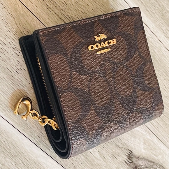 Coach | Bags | Coach Snap Wallet In Signature | Poshmark